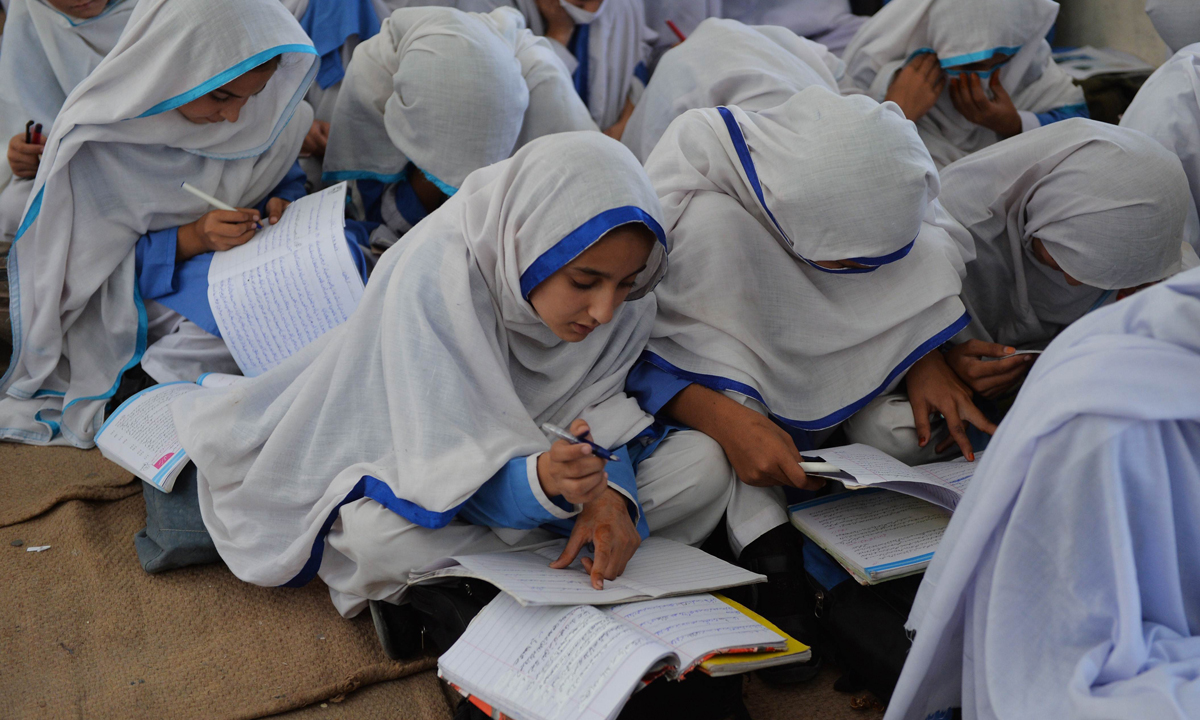 Unraveling colonial legacies in the representation of Muslim women's ...